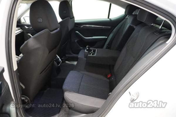 White Skoda Octavia 2023 in Tallinn, with an engine capacity of 1.50 L and mileage of 108 thousand km for 18900 €, photo 11 on AUTOMOTO.COM.LV