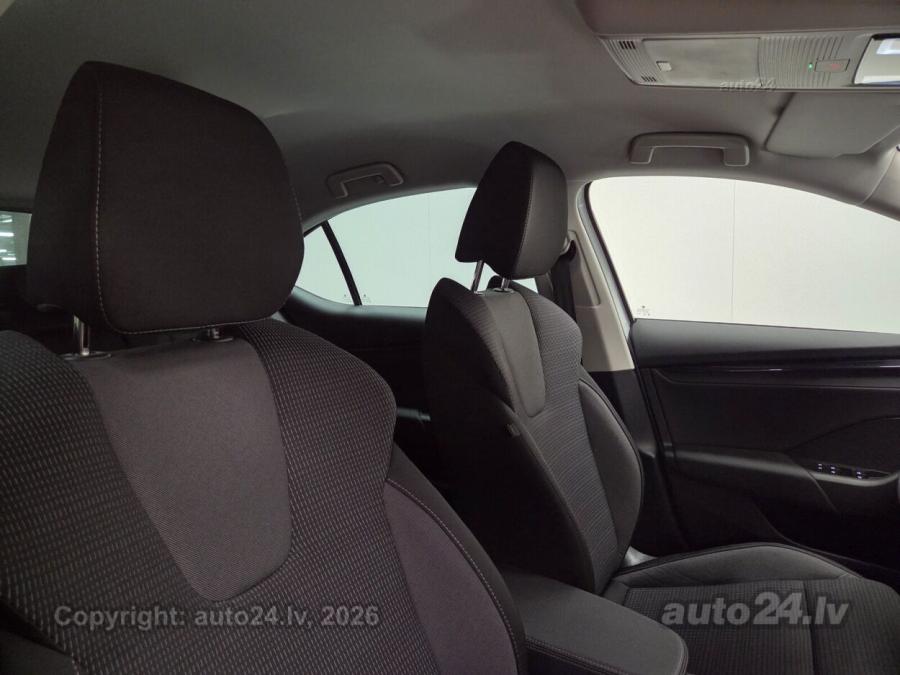 Balts Skoda Octavia 2024 Tallina, ar dzinēja tilpumu 1.50 L un nobraukumu 16 tūkst. km par 26900 €, foto 17 vietnē AUTOMOTO.COM.LV