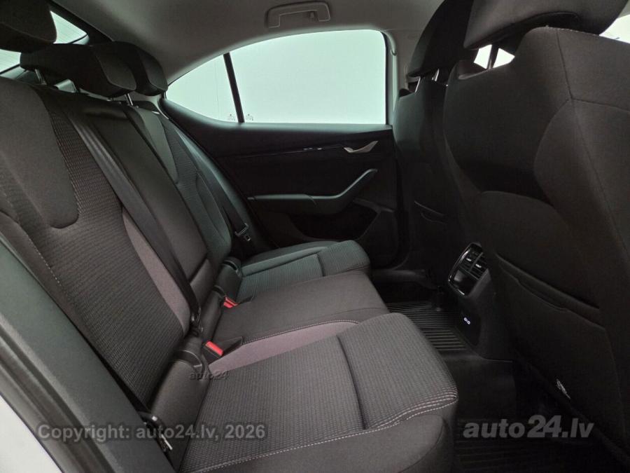 Balts Skoda Octavia 2024 Tallina, ar dzinēja tilpumu 1.50 L un nobraukumu 16 tūkst. km par 26900 €, foto 19 vietnē AUTOMOTO.COM.LV