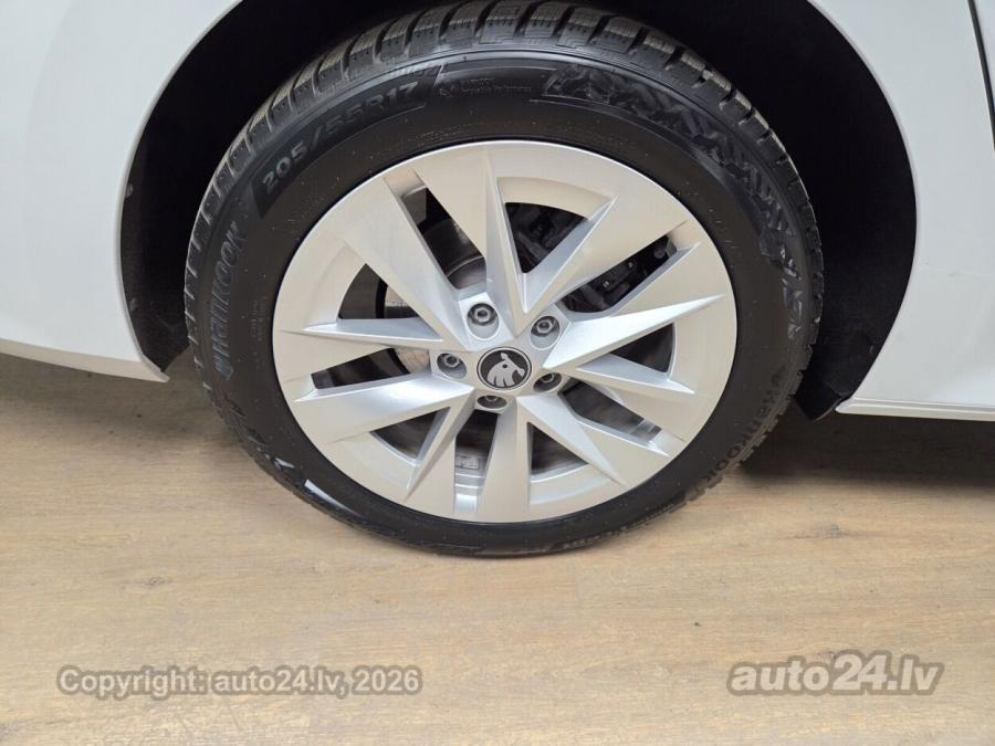 Balts Skoda Octavia 2024 Tallina, ar dzinēja tilpumu 1.50 L un nobraukumu 16 tūkst. km par 26900 €, foto 22 vietnē AUTOMOTO.COM.LV