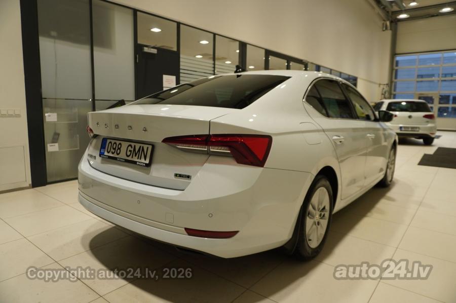 Balts Skoda Octavia 2024 Tallina, ar dzinēja tilpumu 1.00 L un nobraukumu 33 tūkst. km par 20900 €, foto 4 vietnē AUTOMOTO.COM.LV