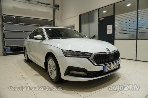 Balts Skoda Octavia 2024 Tallina, ar dzinēja tilpumu 1.00 L un nobraukumu 33 tūkst. km par 20900 €, foto 4 vietnē AUTOMOTO.COM.LV