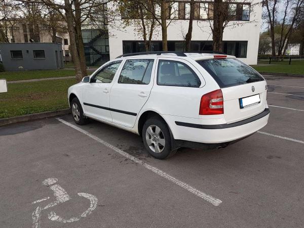 Balts Skoda Octavia 2005 Kauņa, ar dzinēja tilpumu 1.98 L un nobraukumu 202 tūkst. km par 1000 €, foto 3 vietnē AUTOMOTO.COM.LV