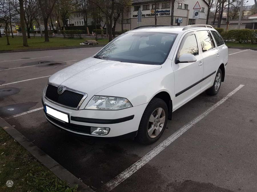 White Skoda Octavia 2005 in Kaunas, with an engine capacity of 1.98 L and mileage of 202 thousand km for 1000 €, photo 4 on AUTOMOTO.COM.LV