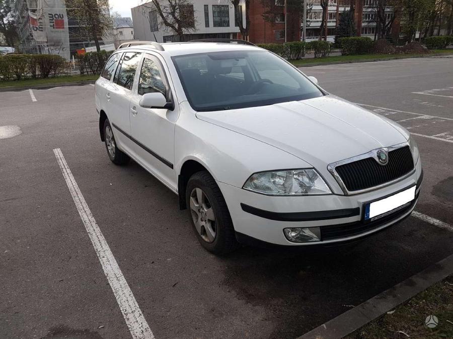 White Skoda Octavia 2005 in Kaunas, with an engine capacity of 1.98 L and mileage of 202 thousand km for 1000 €, photo 5 on AUTOMOTO.COM.LV
