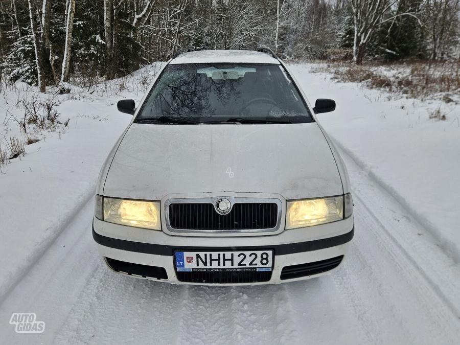 White Skoda Octavia 2005 in Sirvintos, with an engine capacity of 1.90 L and mileage of 298 thousand km for 1700 €, photo 2 on AUTOMOTO.COM.LV
