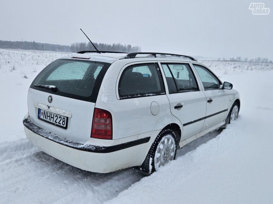 White Skoda Octavia 2005 in Sirvintos, with an engine capacity of 1.90 L and mileage of 298 thousand km for 1699 €, photo 2 on AUTOMOTO.COM.LV