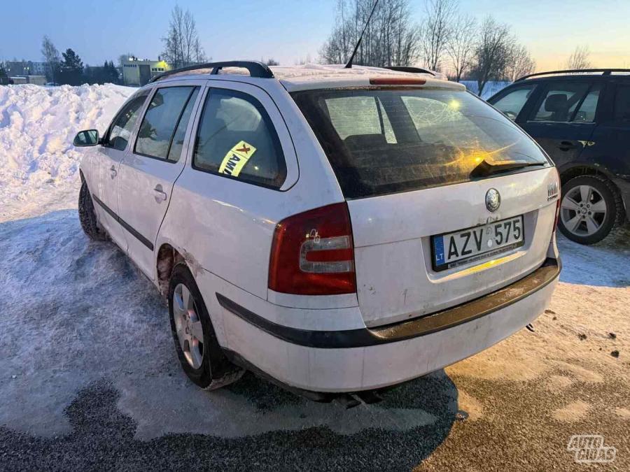 Balts Skoda Octavia 2005 Panevēža, ar dzinēja tilpumu 2.00 L un nobraukumu 203 tūkst. km par 1400 €, foto 5 vietnē AUTOMOTO.COM.LV