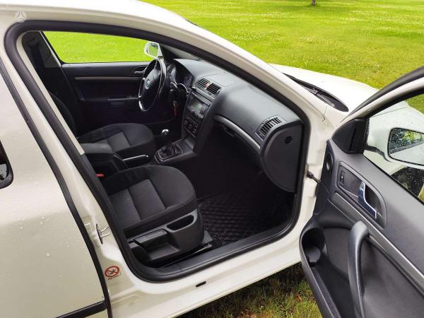 Balts Skoda Octavia 2006 Panevēža, ar dzinēja tilpumu 1.90 L un nobraukumu 420 tūkst. km par 1100 €, foto 6 vietnē AUTOMOTO.COM.LV