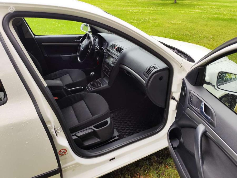 Balts Skoda Octavia 2006 Panevēža, ar dzinēja tilpumu 1.90 L un nobraukumu 420 tūkst. km par 1100 €, foto 7 vietnē AUTOMOTO.COM.LV