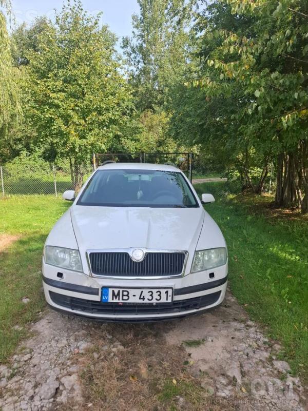 Шкода Октавия 2006 в Елгава на AUTOMOTO.COM.LV Белый Шкода Октавия 2006 в Елгава, объемом двигателя 1.90 л и пробегом 0 тыс. км за 1100 €, фото 3 на AUTOMOTO.COM.LV