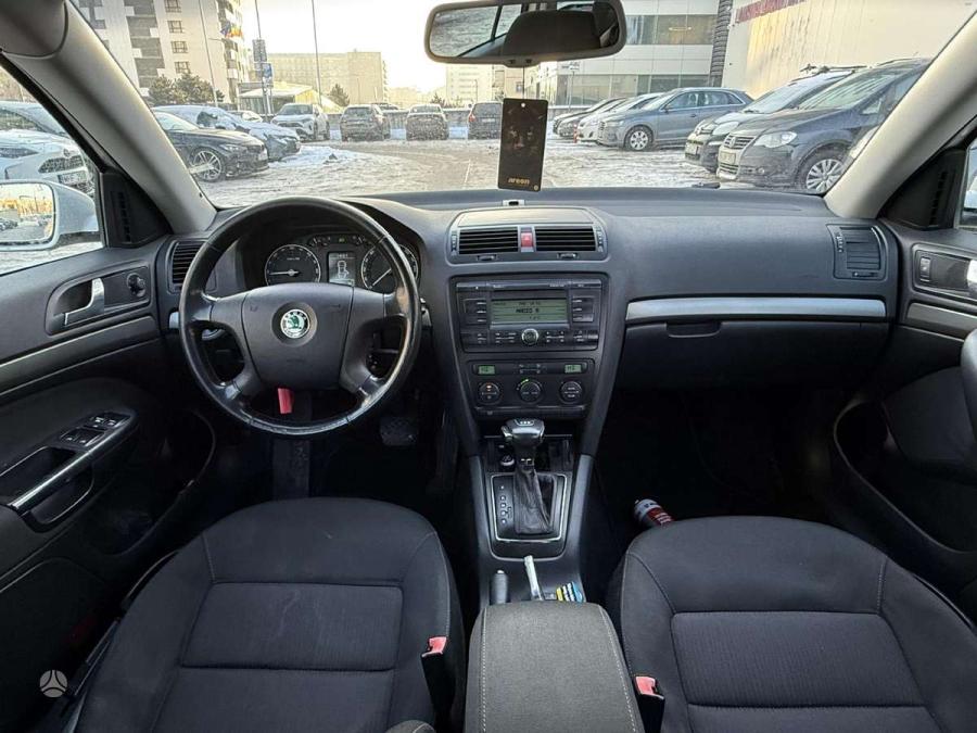 Balts Skoda Octavia 2007 Viļņa, ar dzinēja tilpumu 1.97 L un nobraukumu 300 tūkst. km par 2350 €, foto 6 vietnē AUTOMOTO.COM.LV