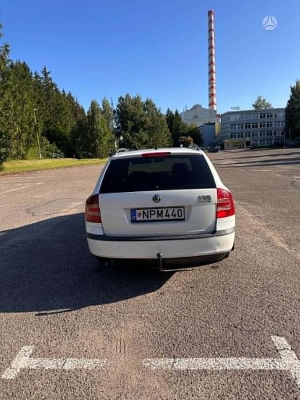 White Skoda Octavia 2007 in Elektrenai, with an engine capacity of 1.90 L and mileage of 345 thousand km for 1499 €, photo 2 on AUTOMOTO.COM.LV