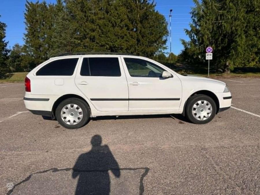White Skoda Octavia 2007 in Elektrenai, with an engine capacity of 1.90 L and mileage of 345 thousand km for 1499 €, photo 5 on AUTOMOTO.COM.LV