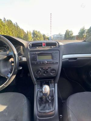 White Skoda Octavia 2007 in Elektrenai, with an engine capacity of 1.90 L and mileage of 345 thousand km for 1499 €, photo 6 on AUTOMOTO.COM.LV