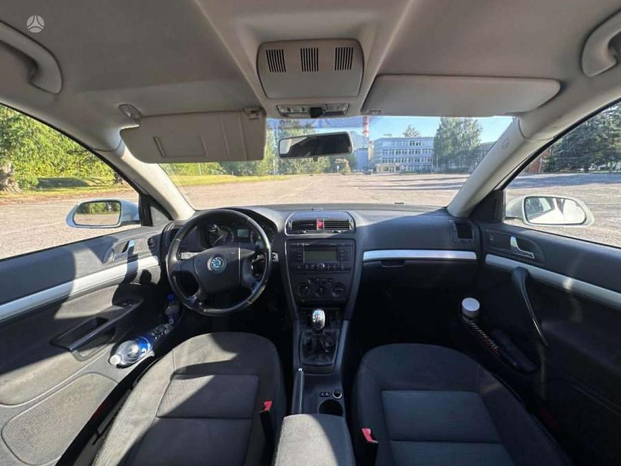 White Skoda Octavia 2007 in Elektrenai, with an engine capacity of 1.90 L and mileage of 345 thousand km for 1499 €, photo 12 on AUTOMOTO.COM.LV