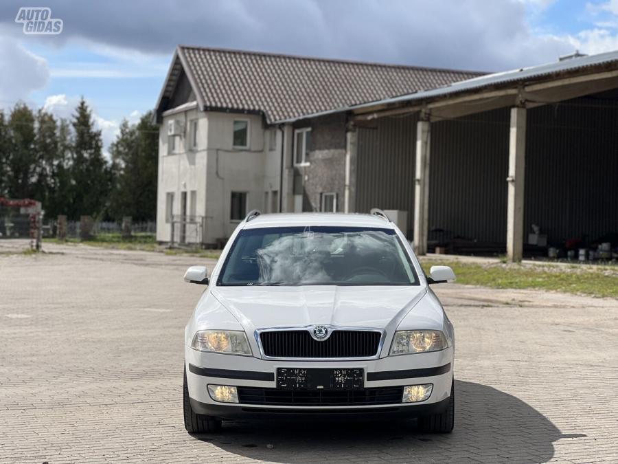 White Skoda Octavia 2007 in Vilnius, with an engine capacity of 2.00 L and mileage of 210 thousand km for 1750 €, photo 1 on AUTOMOTO.COM.LV