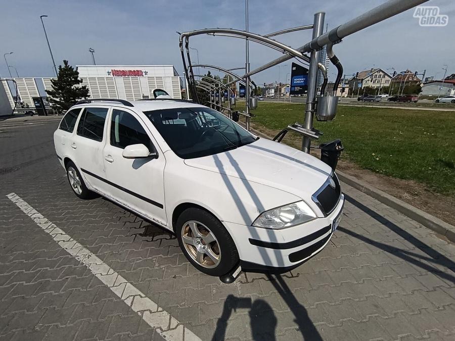 Белый Шкода Октавия 2008 в Клайпеда, объемом двигателя 1.90 л и пробегом 432 тыс. км за 839 €, фото 1 на AUTOMOTO.COM.LV