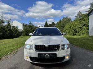 White Skoda Octavia 2008 in Vilnius, with an engine capacity of 1.97 L and mileage of 366 thousand km for 2850 €, photo 3 on AUTOMOTO.COM.LV