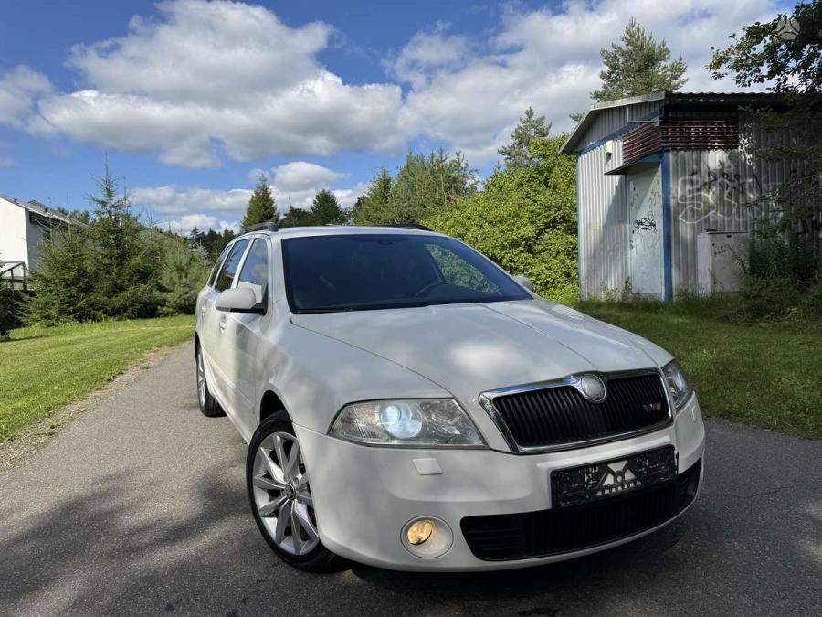 White Skoda Octavia 2008 in Vilnius, with an engine capacity of 1.97 L and mileage of 366 thousand km for 2850 €, photo 4 on AUTOMOTO.COM.LV
