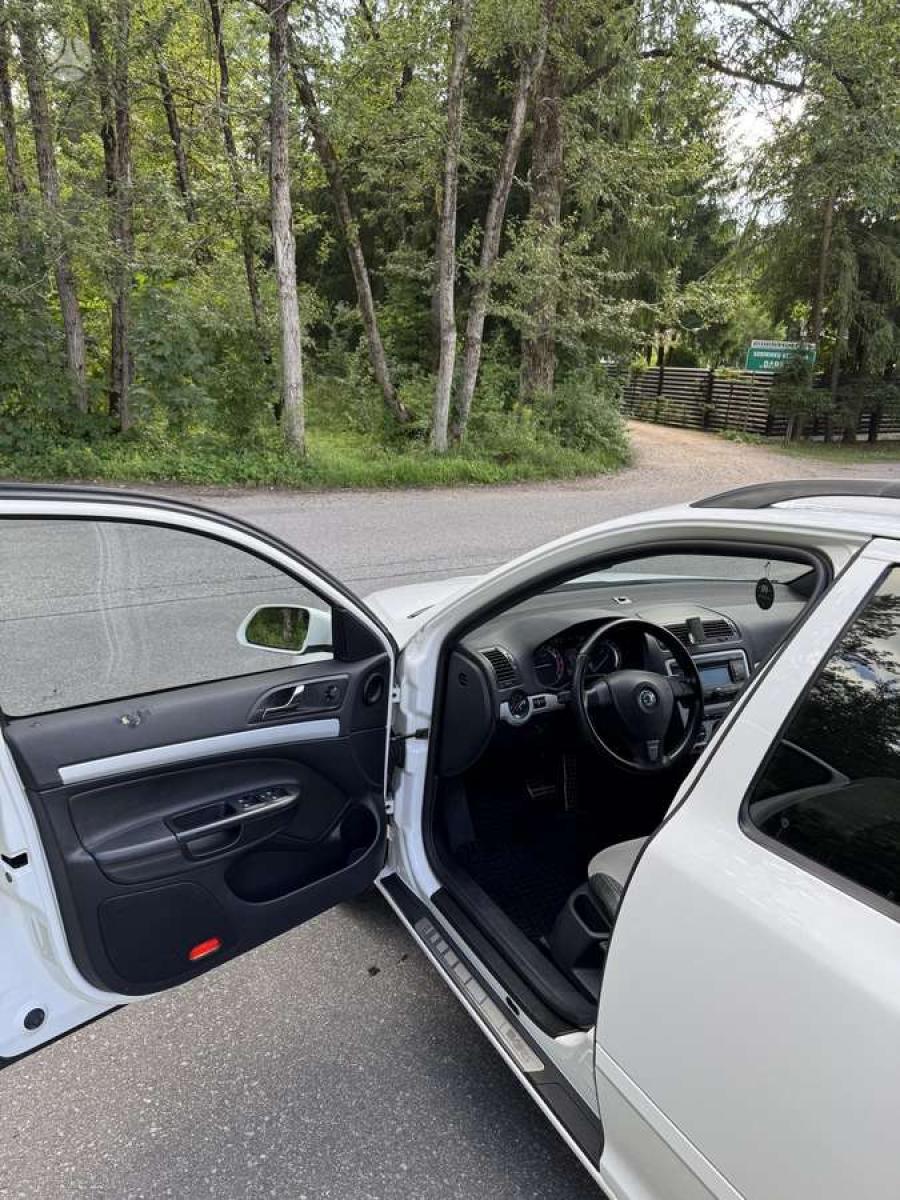 White Skoda Octavia 2008 in Vilnius, with an engine capacity of 1.97 L and mileage of 366 thousand km for 2850 €, photo 12 on AUTOMOTO.COM.LV
