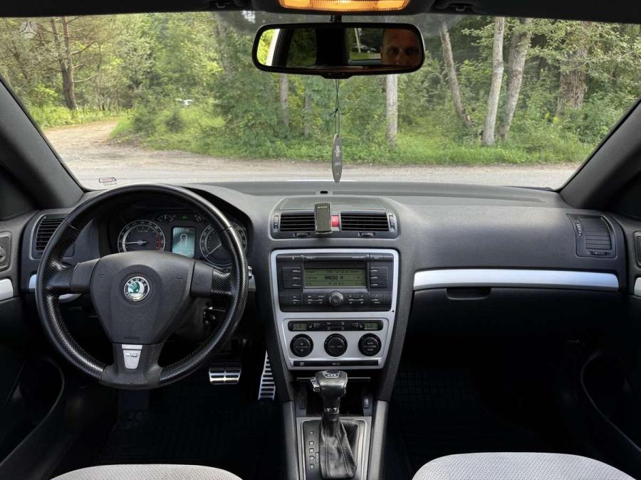 White Skoda Octavia 2008 in Vilnius, with an engine capacity of 1.97 L and mileage of 366 thousand km for 2850 €, photo 15 on AUTOMOTO.COM.LV