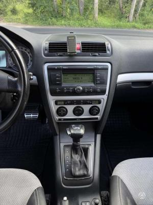 White Skoda Octavia 2008 in Vilnius, with an engine capacity of 1.97 L and mileage of 366 thousand km for 2850 €, photo 16 on AUTOMOTO.COM.LV