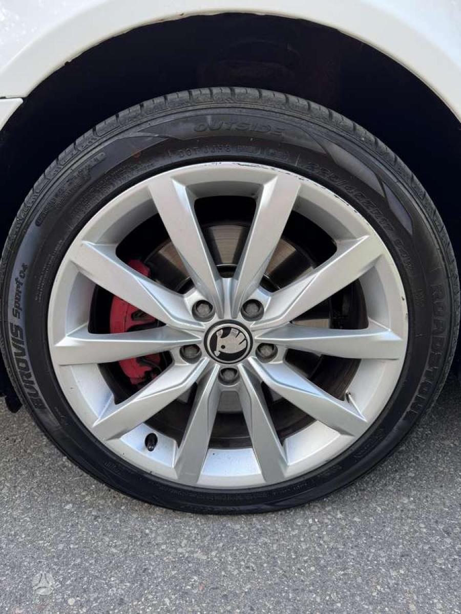 White Skoda Octavia 2008 in Vilnius, with an engine capacity of 1.97 L and mileage of 366 thousand km for 2850 €, photo 27 on AUTOMOTO.COM.LV