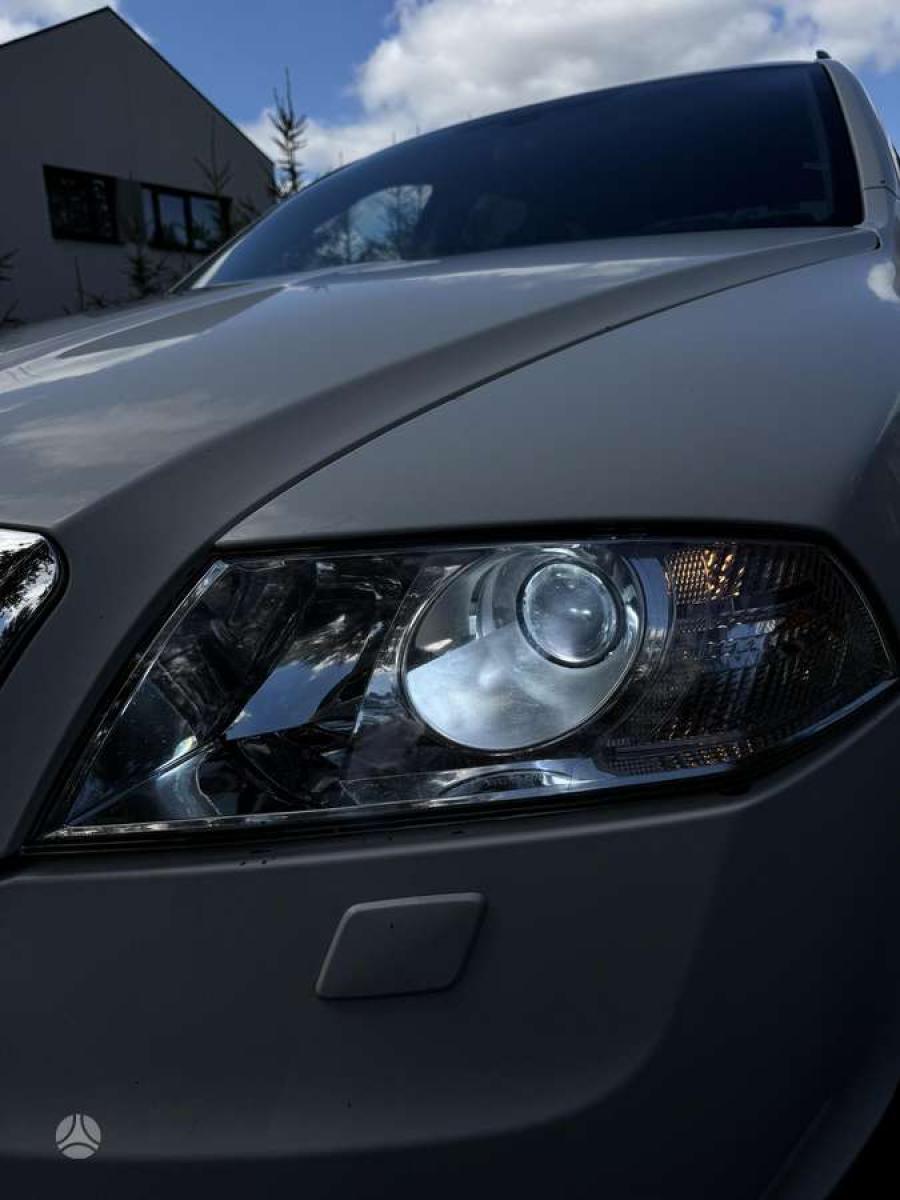 White Skoda Octavia 2008 in Vilnius, with an engine capacity of 1.97 L and mileage of 366 thousand km for 2850 €, photo 29 on AUTOMOTO.COM.LV