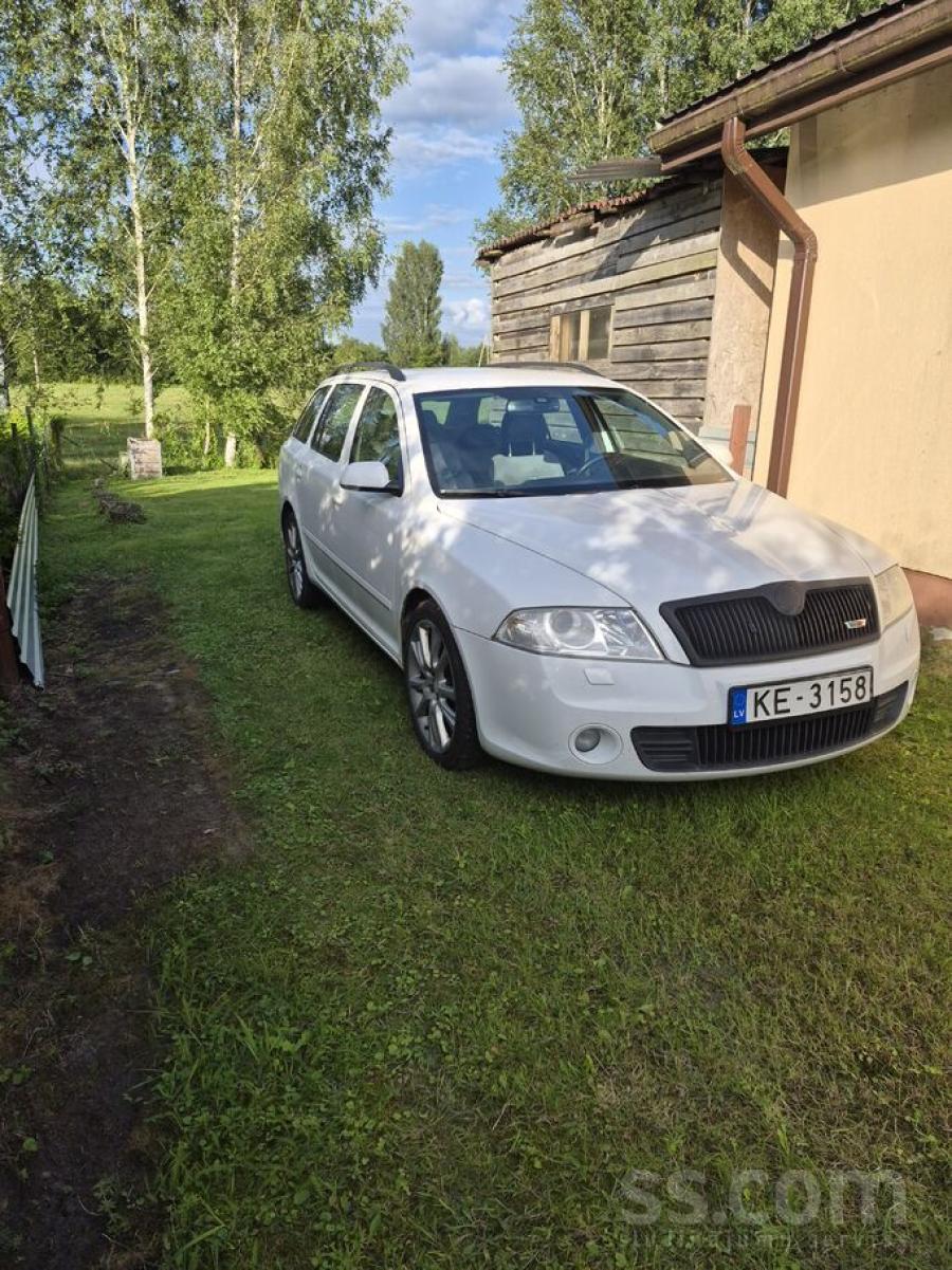 White Skoda Octavia 2008 in Riga, with an engine capacity of 2.00 L and mileage of 302 thousand km for 2000 €, photo 3 on AUTOMOTO.COM.LV