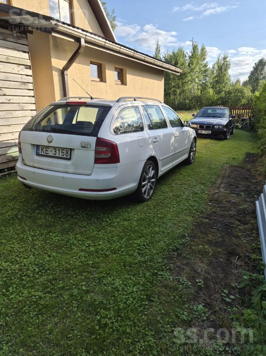 White Skoda Octavia 2008 in Riga, with an engine capacity of 2.00 L and mileage of 302 thousand km for 2000 €, photo 4 on AUTOMOTO.COM.LV