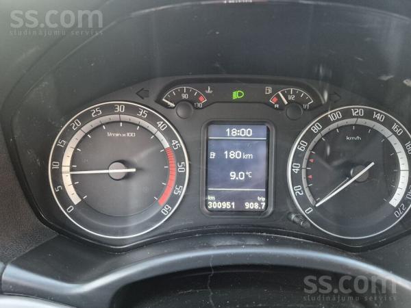 Skoda Octavia 2008 Rīga vietnē Balts Skoda Octavia 2008 Rīga, ar dzinēja tilpumu 2.00 L un nobraukumu 302 tūkst. km par 2000 €, foto 8 vietnē AUTOMOTO.COM.LV