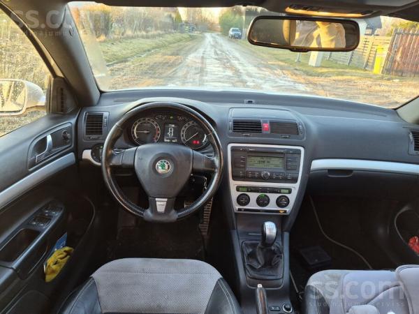 Skoda Octavia 2008 Rīga vietnē Balts Skoda Octavia 2008 Rīga, ar dzinēja tilpumu 2.00 L un nobraukumu 302 tūkst. km par 2000 €, foto 10 vietnē AUTOMOTO.COM.LV