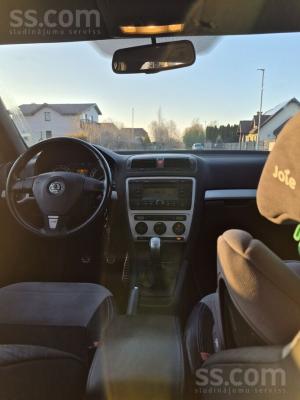 White Skoda Octavia 2008 in Riga, with an engine capacity of 2.00 L and mileage of 302 thousand km for 2000 €, photo 11 on AUTOMOTO.COM.LV
