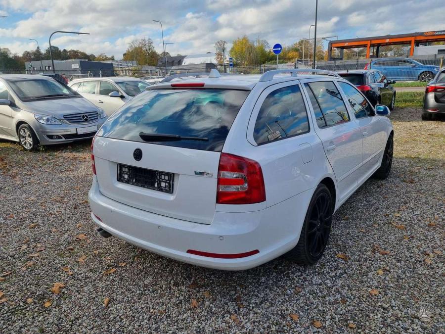White Skoda Octavia 2008 in Kaunas, with an engine capacity of 1.97 L and mileage of 234 thousand km for 2500 €, photo 3 on AUTOMOTO.COM.LV