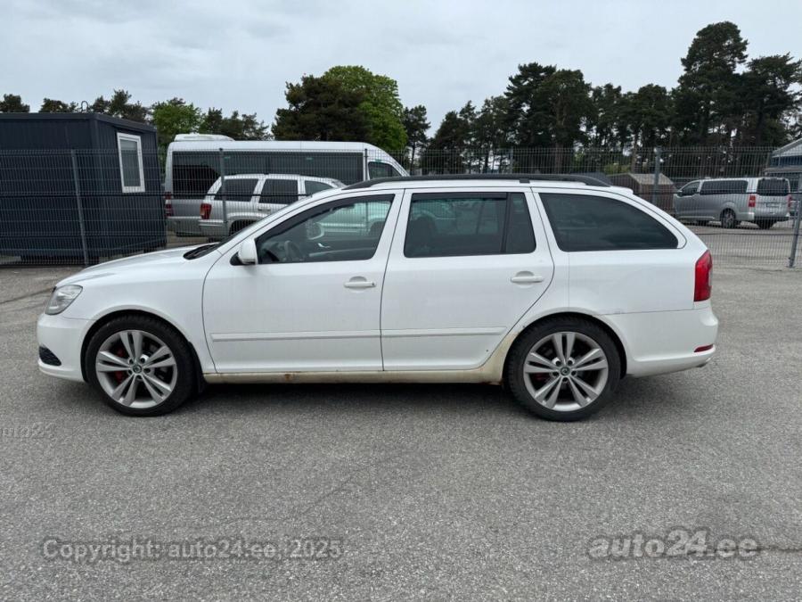 Balts Skoda Octavia 2009 Tallina, ar dzinēja tilpumu 2.00 L un nobraukumu 376 tūkst. km par 3750 €, foto 4 vietnē AUTOMOTO.COM.LV