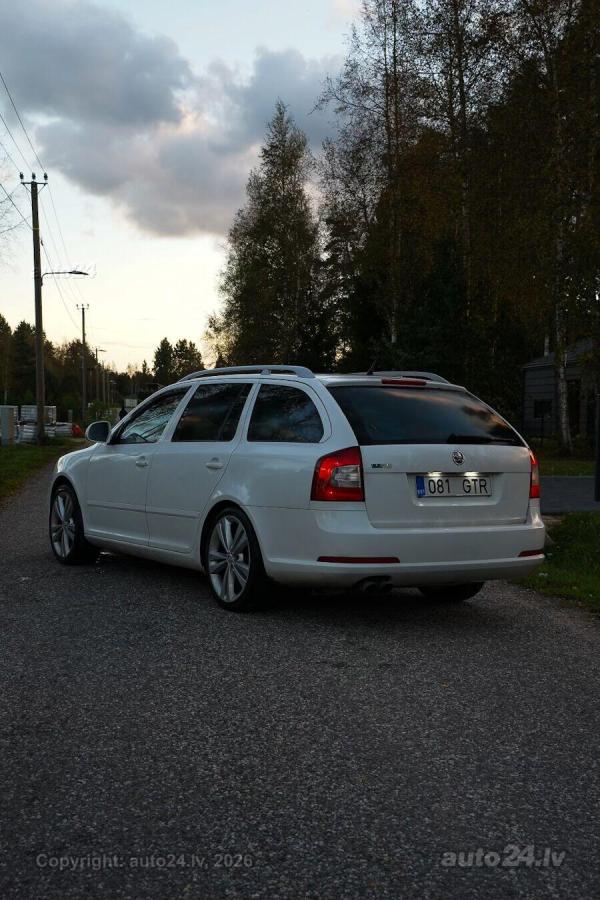 Balts Skoda Octavia 2009 Tallina, ar dzinēja tilpumu 2.00 L un nobraukumu 393 tūkst. km par 4450 €, foto 3 vietnē AUTOMOTO.COM.LV