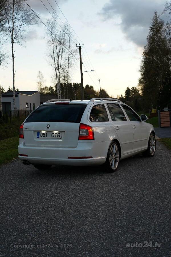 White Skoda Octavia 2009 in Tallinn, with an engine capacity of 2.00 L and mileage of 393 thousand km for 4450 €, photo 4 on AUTOMOTO.COM.LV