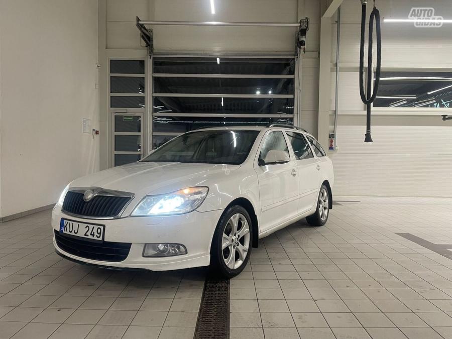 Balts Skoda Octavia 2009 Kauņa, ar dzinēja tilpumu 1.80 L un nobraukumu 333 tūkst. km par 2950 €, foto 1 vietnē AUTOMOTO.COM.LV