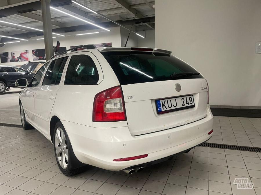 Balts Skoda Octavia 2009 Kauņa, ar dzinēja tilpumu 1.80 L un nobraukumu 333 tūkst. km par 2950 €, foto 4 vietnē AUTOMOTO.COM.LV