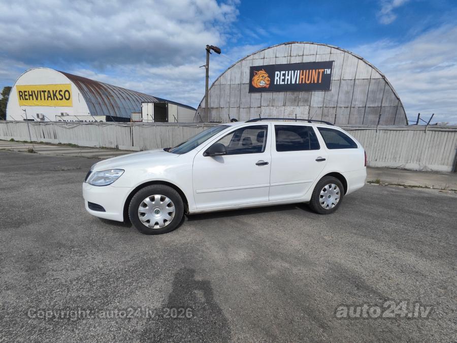 Balts Skoda Octavia 2009 Tallina, ar dzinēja tilpumu 1.60 L un nobraukumu 249 tūkst. km par 1950 €, foto 5 vietnē AUTOMOTO.COM.LV