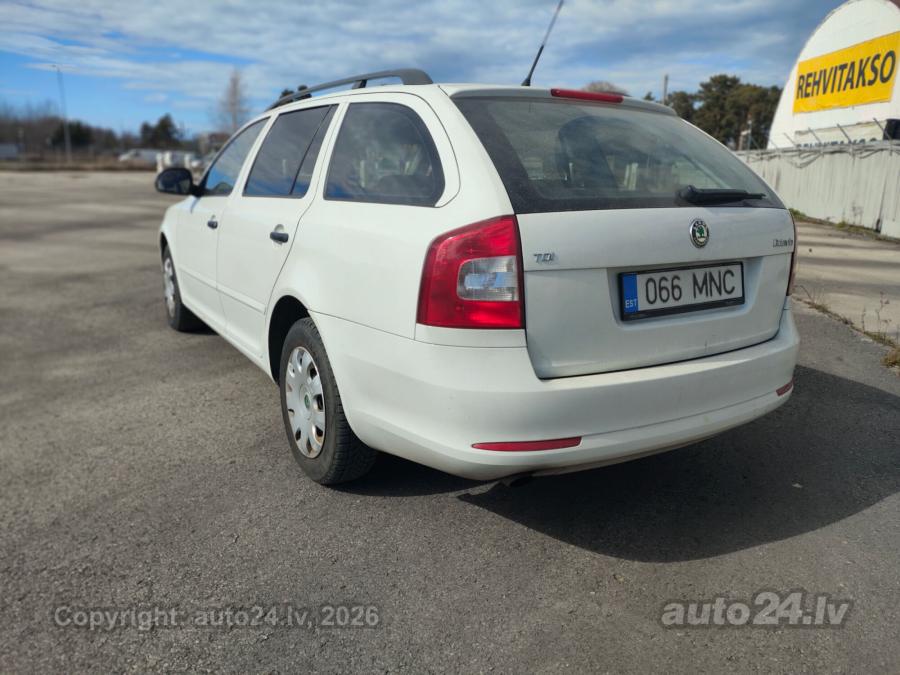 Balts Skoda Octavia 2009 Tallina, ar dzinēja tilpumu 1.60 L un nobraukumu 249 tūkst. km par 1950 €, foto 6 vietnē AUTOMOTO.COM.LV