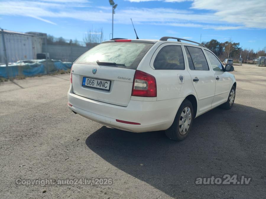 Balts Skoda Octavia 2009 Tallina, ar dzinēja tilpumu 1.60 L un nobraukumu 249 tūkst. km par 1950 €, foto 9 vietnē AUTOMOTO.COM.LV