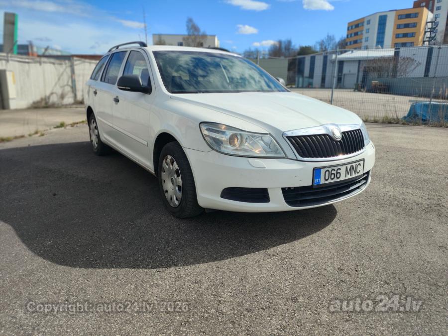 Balts Skoda Octavia 2009 Tallina, ar dzinēja tilpumu 1.60 L un nobraukumu 249 tūkst. km par 1950 €, foto 13 vietnē AUTOMOTO.COM.LV