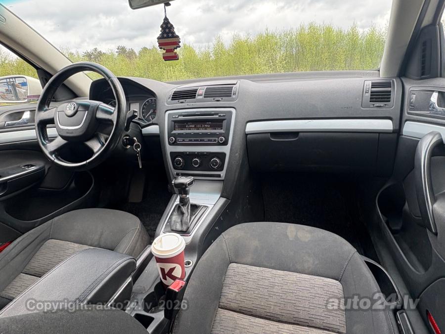 White Skoda Octavia 2009 in Rapla, with an engine capacity of 1.90 L and mileage of 434 thousand km for 2000 €, photo 11 on AUTOMOTO.COM.LV