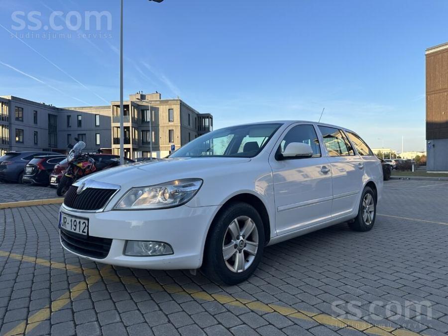 Balts Skoda Octavia 2009 Rīga, ar dzinēja tilpumu 1.90 L un nobraukumu 351 tūkst. km par 3650 €, foto 3 vietnē AUTOMOTO.COM.LV