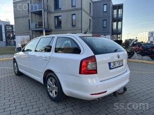 Balts Skoda Octavia 2009 Rīga, ar dzinēja tilpumu 1.90 L un nobraukumu 351 tūkst. km par 3650 €, foto 5 vietnē AUTOMOTO.COM.LV