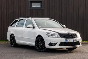 White Skoda Octavia 2009 in Riga, with an engine capacity of 2.00 L and mileage of 289 thousand km for 4995 €, photo  on AUTOMOTO.COM.LV