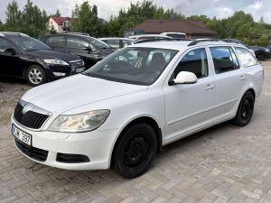 White Skoda Octavia 2009 in Vilnius, with an engine capacity of 1.60 L and mileage of 316 thousand km for 1450 €, photo  on AUTOMOTO.COM.LV