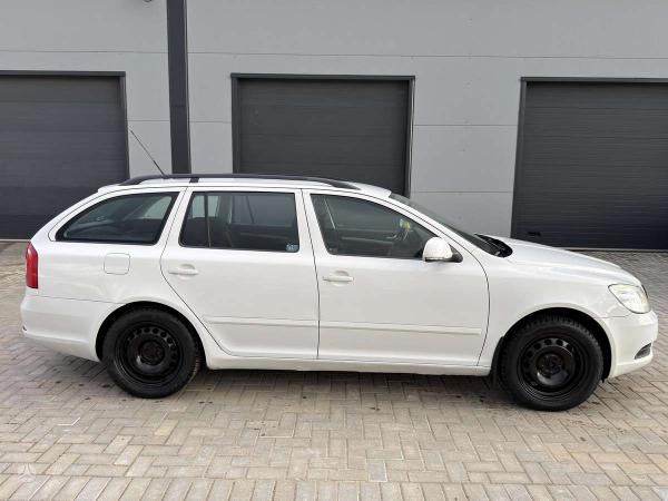 Balts Skoda Octavia 2009 Viļņa, ar dzinēja tilpumu 1.60 L un nobraukumu 316 tūkst. km par 1450 €, foto 4 vietnē AUTOMOTO.COM.LV